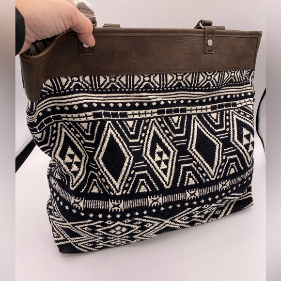 Thirty one- Jewell | Bags | Thirty One Rio Weave Reversible Utility ...